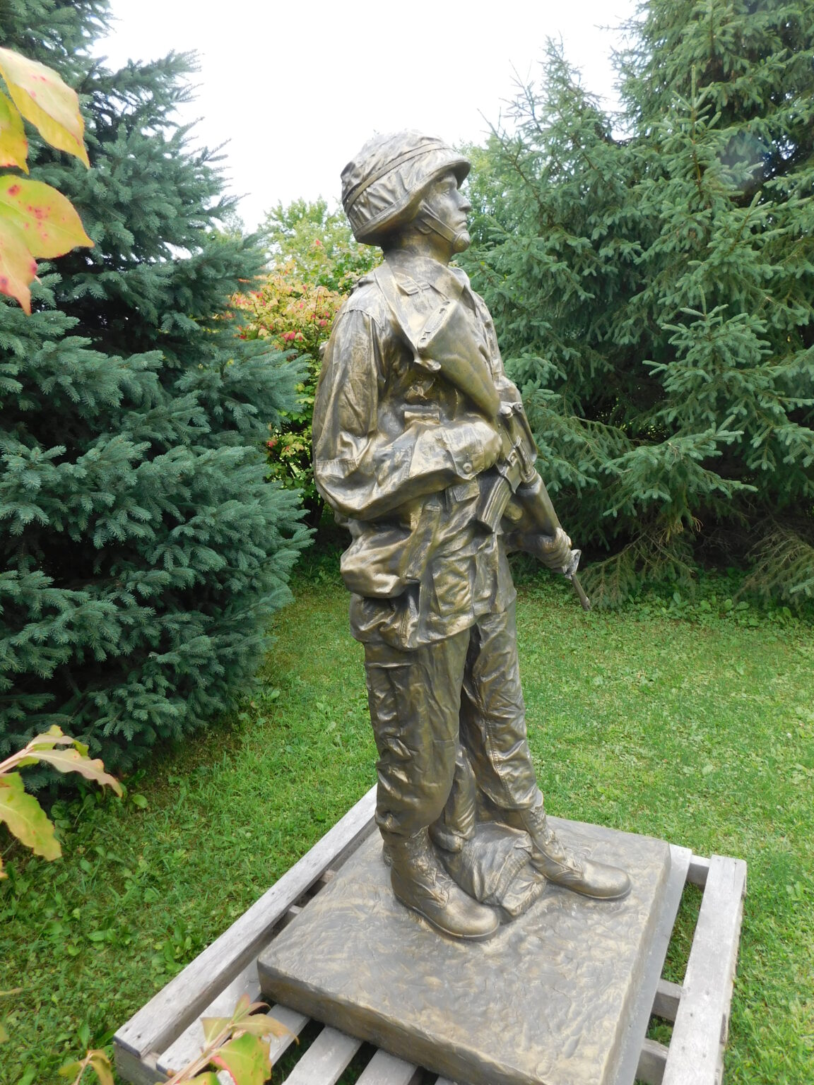 LIFE-SIZE MALE STANDING VIETNAM CONCRETE SOLDIER STATUE - SVJ Creative ...